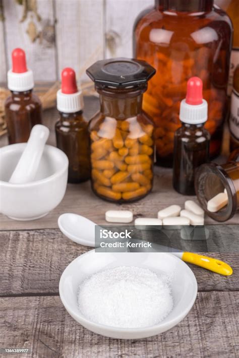 Toko Obat Bersejarah Atau Botol Kaca Farmasi Dan Obatobatan Pil Tablet