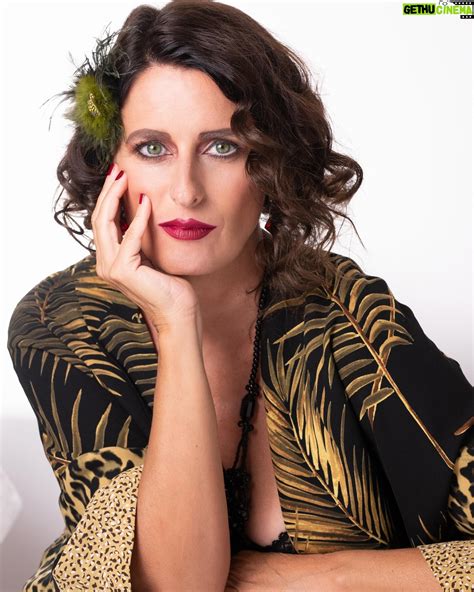 Anne Décis Wiki Biography Age Gallery Spouse And More