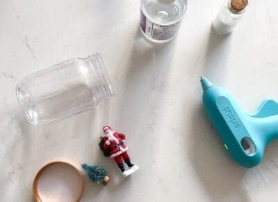 Diy Holiday Snow Globes Are So Fun Easy And Make Great Gifts