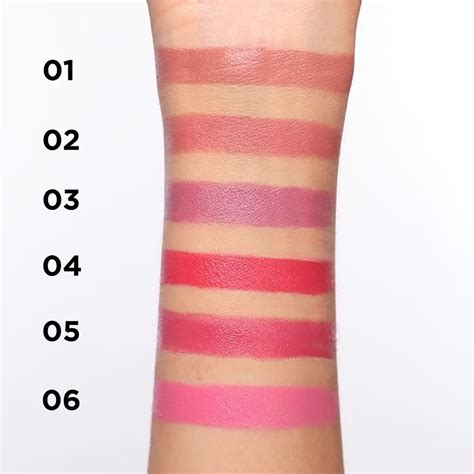 Eveline Cosmetics Kiss Me Quick зволожуюча помада з матуючим ефектом