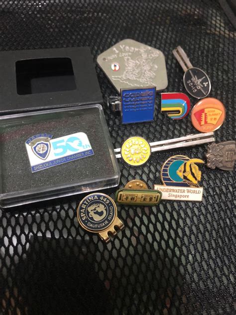 Vintage Collectible Pin Set Hobbies And Toys Memorabilia And Collectibles