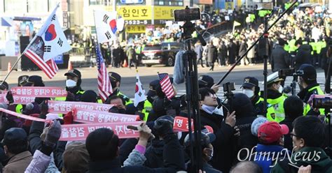 성남fc 후원금 의혹을 받고 있는 이재명 더불어민주 오마이포토