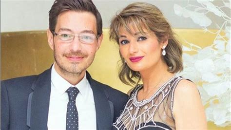 بفستان ذهبي لافت زوجة أحمد زاهر تخطف الأنظار في أحدث ظهور لها