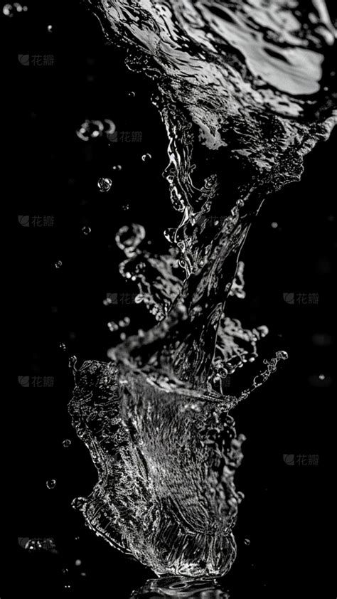 特效系列写实水花飞溅黑色背景素材 花瓣网
