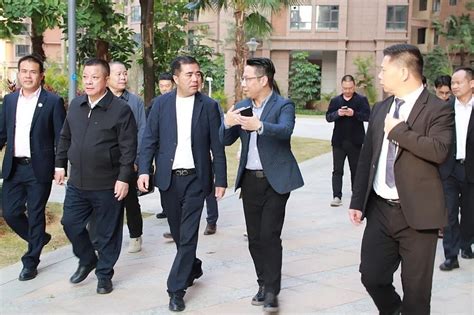 碧桂园服务总裁李长江率队探访正兴地产 据 碧桂园服务 官微消息，3月份，碧桂园服务执行董事、总裁李长江亲率集团管理团队，专程前往素有“世界客都