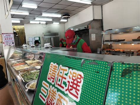 𡘙師傅 便當專賣店 新化店的菜單評論圖片 台南市新化區好吃CP值超高的中菜外賣 愛玩記