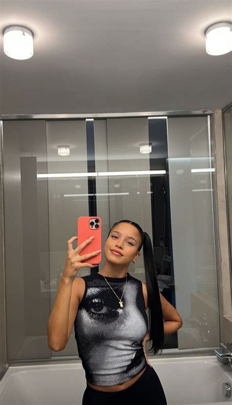 Emilia Singer Style Girl Inspiration