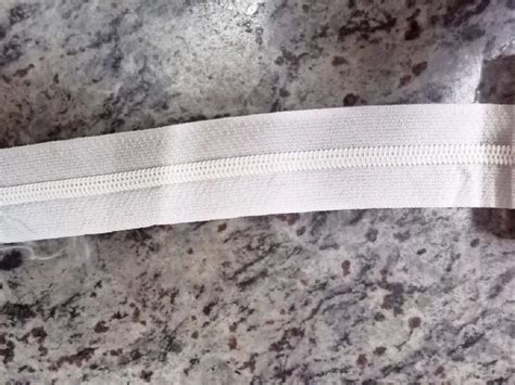 Plain Cfc Zipper White At Rs 410 Piece Cfc Pin Lock Zipper In Mumbai