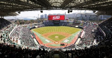 최정 Kbo 통산 최다 홈런 축하하는 날 만원 관중 모였다 Ssg 시즌 3번째 매진 인천 현장