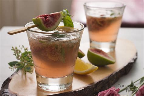 Освежаваща напитка със смокини мед и босилек