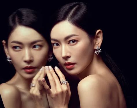 Kim So Yeon Radiates Youthful Energy In Trendy Idol Like Photoshoot At