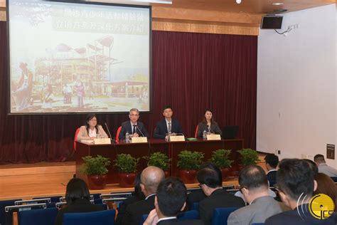 行政法務司司長張永春等向立法會議員介紹黑沙青少年活動體驗營立項方案及深化方案，並聽取議員意見。 澳門特別行政區政府入口網站