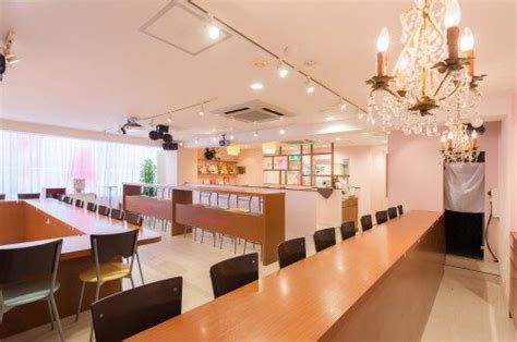 メイド喫茶ほぉ～むカフェのイベントに参加 楽しそうに舞い踊るメイド達 ライブドアニュース