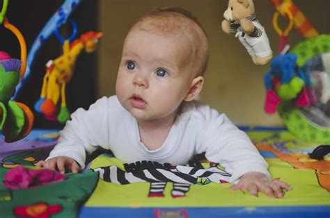 Пятимесячный ребенок: игры и занятия с ребенком в 5 месяцев