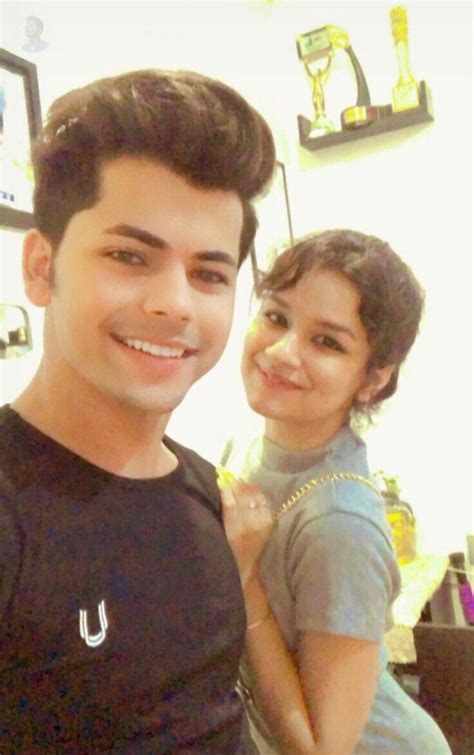 Pin By Krisha On Sidneet Cute Celebrities Cute Actors Celebrity