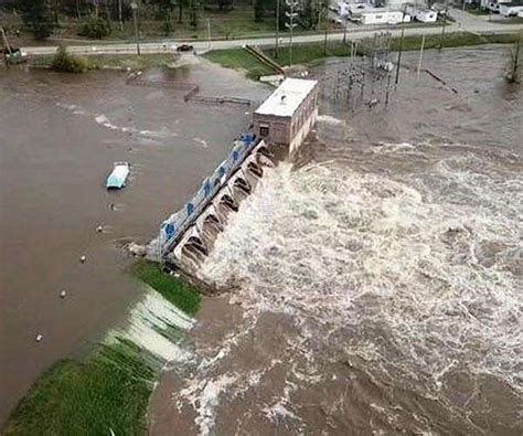 Two Dams Fail In Us State Of Michigan Thousands Evacuated