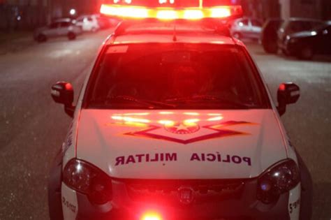 Homem é Ferido Com Golpes De Faca No Rosto E No Peito Por Mulher