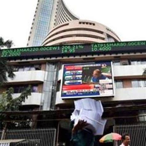 Sensex Falls Over 100 Points Yes Bank Tanks 9 Hindustan Times