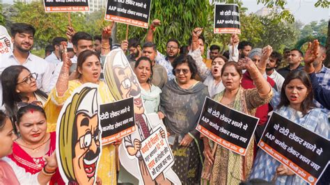 Bjp Protests Against Kejriwal Accusing Him Of Luxury Spending With