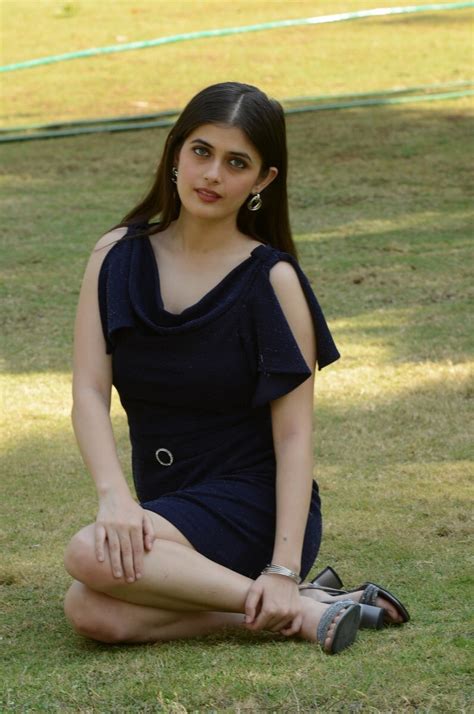 Urvi Singh సలవ లస గనల ఉరవ సగ కరచ దసతలల గలమర