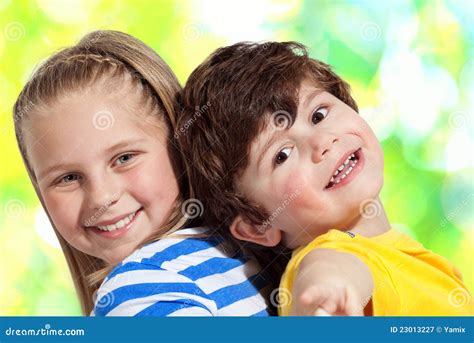 Fratello E Sorella Immagine Stock Immagine Di Fratello 23013227
