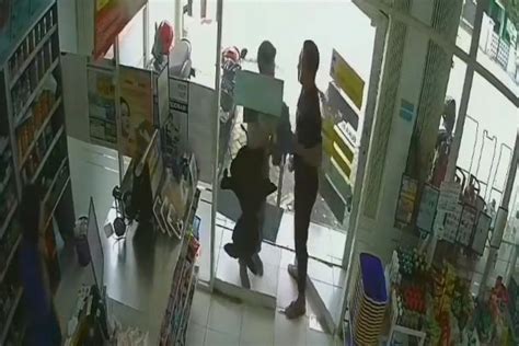 Viral Video Karyawan Minimarket Di Serang Banten Dianiaya Konsumen Gegara Anaknya Terbentur