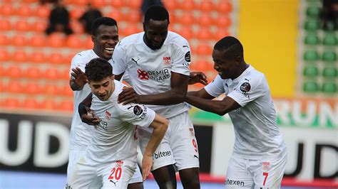 Sivasspor Alanyaspor karşısında üç puanı tek golle aldı