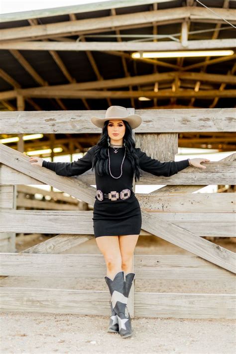 Pin By Alejandra Flores On Yewhaw Outfits 🤠 Western Outfits Women Country Chic Outfits