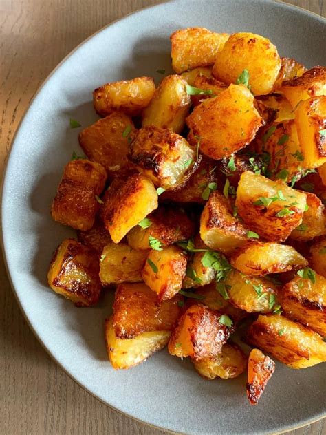 Emily Blunts Rule Bending Trick For Perfectly Crispy Potatoes Is Brilliant