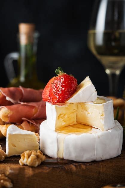 Ser Brie Camembert Grissini Jamon Wino Orzechy Miód Przekąski Na Wino Włoskie Przekąski