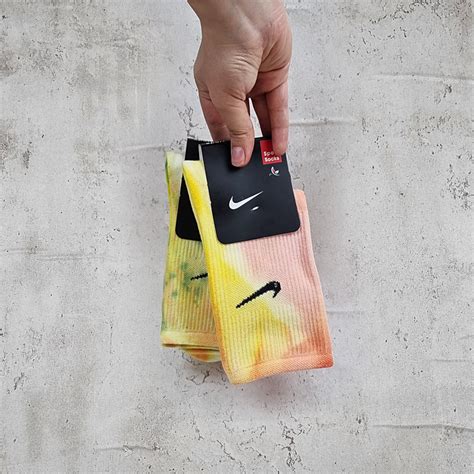 جوراب ساق بلند آبرنگی طرح نایکی مانکن