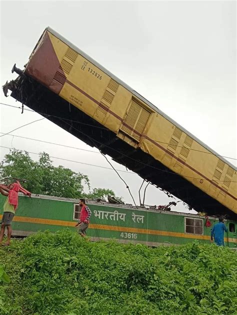Kanchenjunga Express Accident काही फूट हवेत ट्रेनचा डबा किंकाळ्या अन्