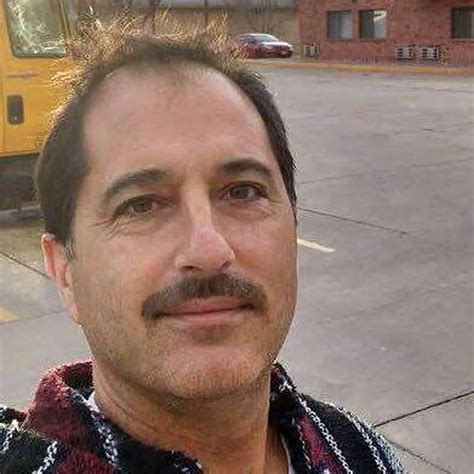 رحیم چمران، پسر شهید چمران، در لباس آتش‌نشانی در کالیفرنیا عکس