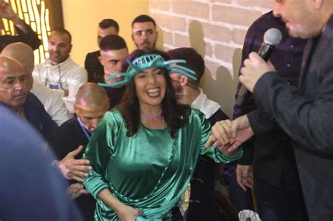 פסל החירות רגב במשתה פורים חג שמח גם לאנרכיסטים