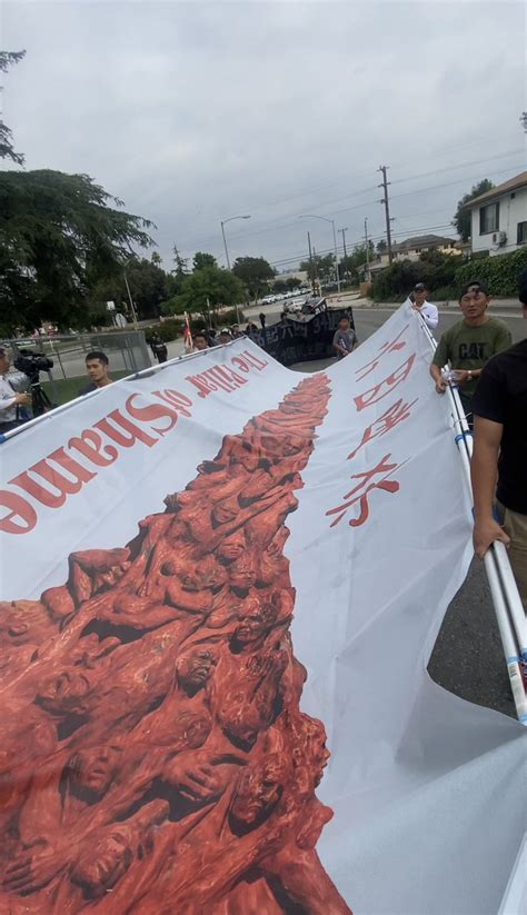 界立建 on Twitter 美國新移民第一站丁胖子廣場商業區和居民區六四國殤之柱大遊行無數華人移民拿出手機拍攝很多上了年紀老人一直