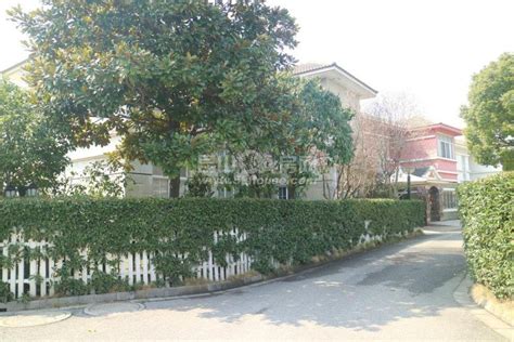 峰水佳苑 独栋别墅 占地13亩 纯毛胚房独家委托 花园200多平昆山城北峰水佳苑二手房5室3厅3卫295平方1180万元昆山峰水佳苑