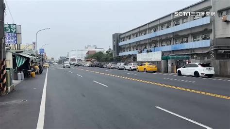 轎車被叭竟撞機車！撞完一次再撞一次 Yahoo奇摩汽車機車