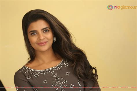 Aishwarya Rajesh Actress Hd Photos Images Pics And Stills Indiglamour