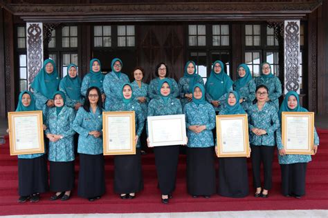 TP PKK Provinsi Kalbar Sabet Penghargaan Kemendagri Sebagai Organisasi Kemasyarakatan