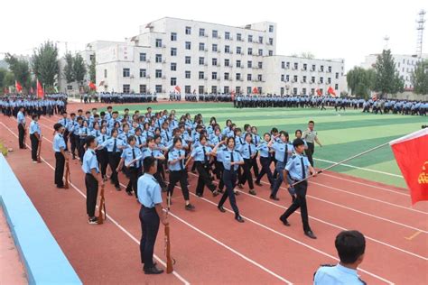 超燃现场！山东齐鲁技工学校2022年秋季开学典礼暨新生军训汇报表演飒爽来袭 知乎