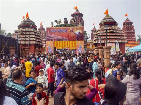 Devotees Swarm The Main Gate Of The Ram Temple In Ayodhya Causing A