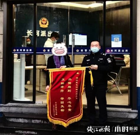 价值75万的结婚钻戒随橡胶手套被丢弃，女主人真快哭出来