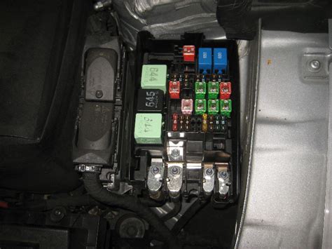 2012 2015 VW Passat Electrical Fuse Replacement Guide 005