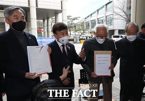 독립운동가 대충 살았나 윤서인에 수억 위자료 소송 사회 기사 더팩트