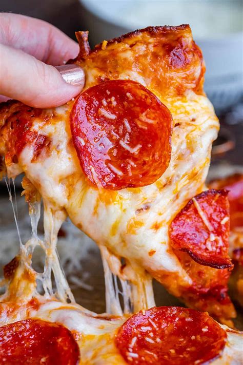Cast Iron Pan Pizza Recipe Pizza Hut Copycat The Food Charlatan