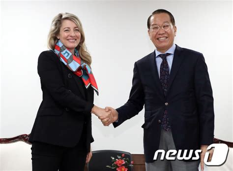 권영세 캐나다 외무장관 만나 北 도발 9 19군사합의 위반