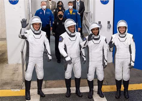 Nova Equipe De Astronautas Chega à Estação Espacial Internacional