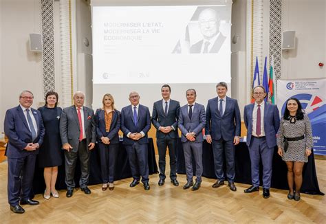 УНСС Френският министър на икономиката и финансите 2014 2017 Мишел Сапен участва в