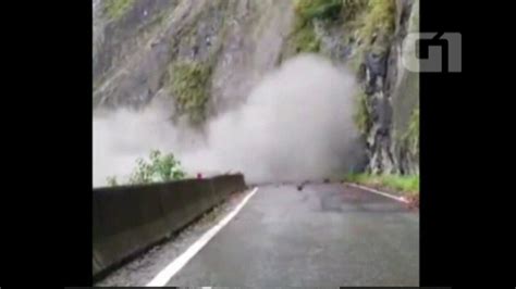 Vídeo Chuva causa deslizamento de terra em estrada no noroeste da China Últimas notícias G