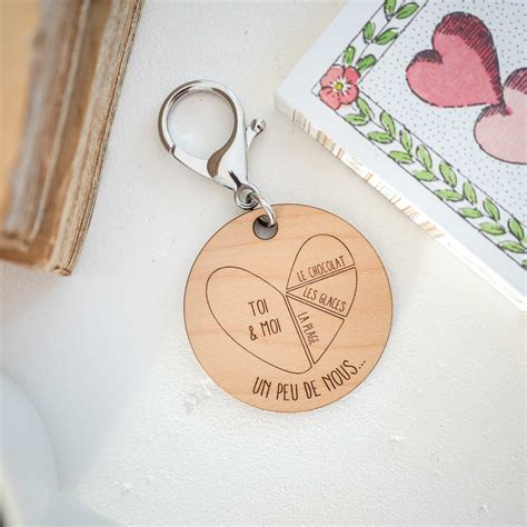 Porte clés personnalisé gravé bois médaille ronde mm édition spéciale Un peu de nous